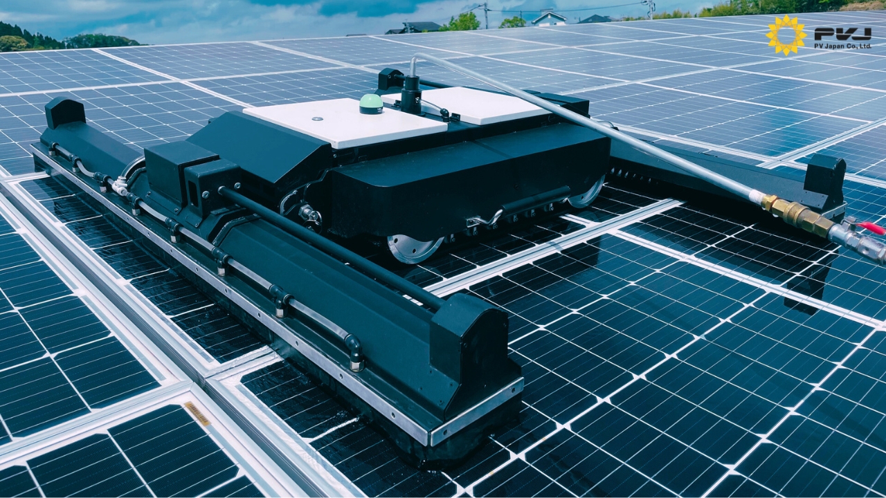 新型PV cleaner "SPIDER"を初公開/販売予定【太陽光パネル洗浄ロボット】